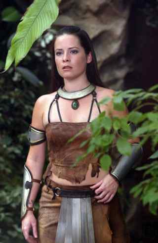 Piper Halliwell's Top 10 Fashion Moments on "Charmed" - HubPages