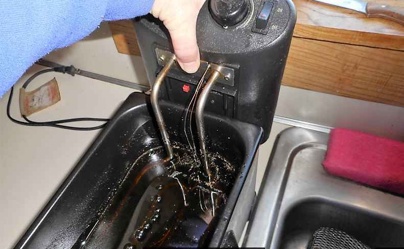 Minnesota Cooking: How to Change a Deep Fryer's Oil - HubPages