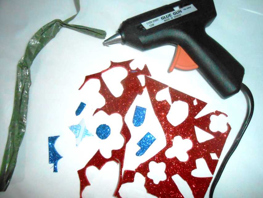 How to Make a Mini Christmas Tree Using Recycled Materials - HubPages