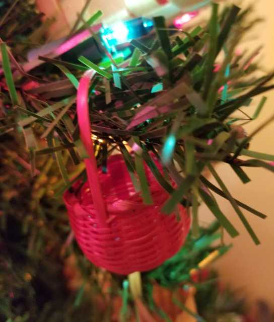 Christmas Tree Theme: Miniature Baskets - HubPages