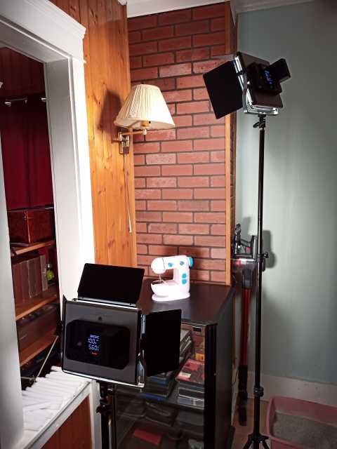 Neewer 660 Review: LED Video Light System - HubPages