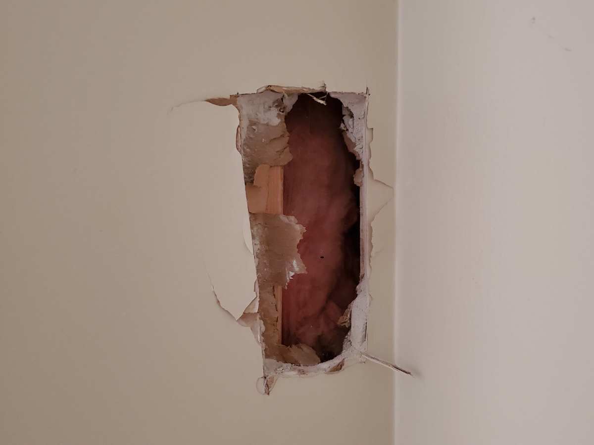 How To Repair Holes In Drywall With Spackle Update 2022 How To Repair Holes In Drywall With Spackle Update 2022