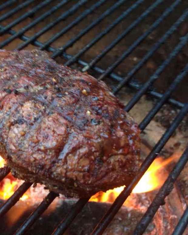 How to Barbecue Beef Ribs on the Grill - Delishably