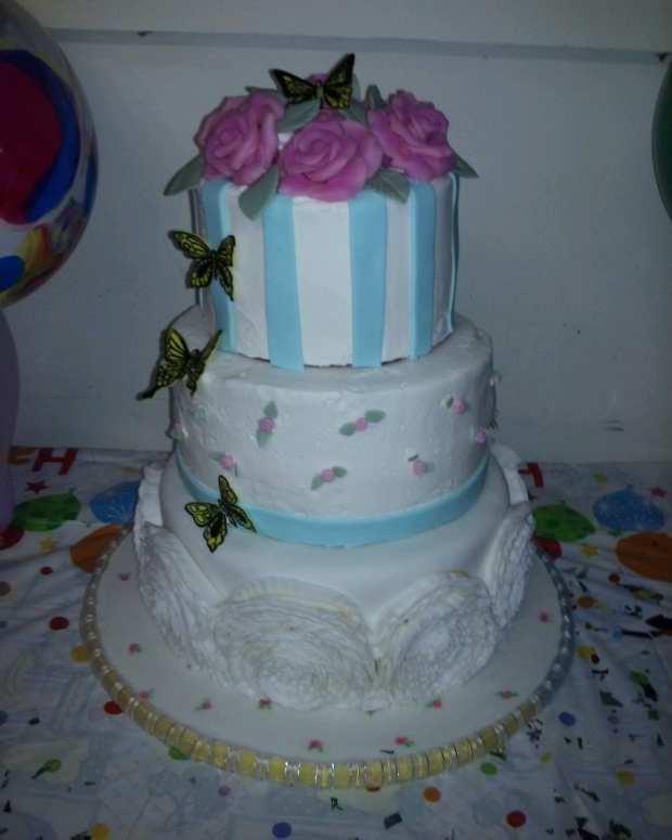 Cake Decorating Basics: How to Level Your Cakes (Two Ways) - Delishably