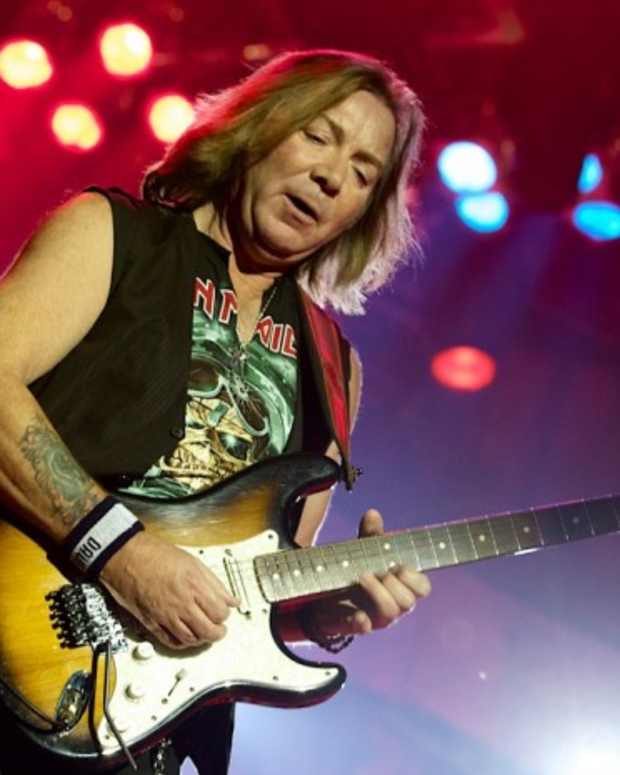 Mick Mars and the Fender Stratocaster - Spinditty - Music