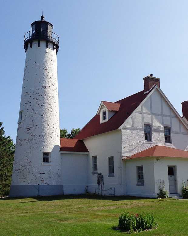 Ten Famous Lighthouses From Around the World - WanderWisdom