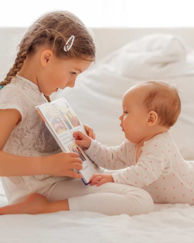 Big Sister Tells Mom How to Parent Her Baby - WeHaveKids News