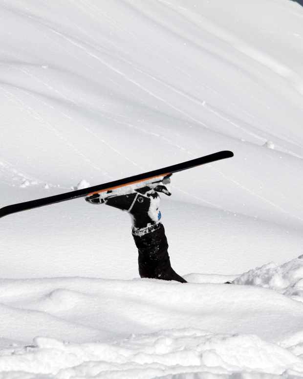 Creepy Balcony View That Wasn’t Included in Vrbo Listing Is Going Viral ...