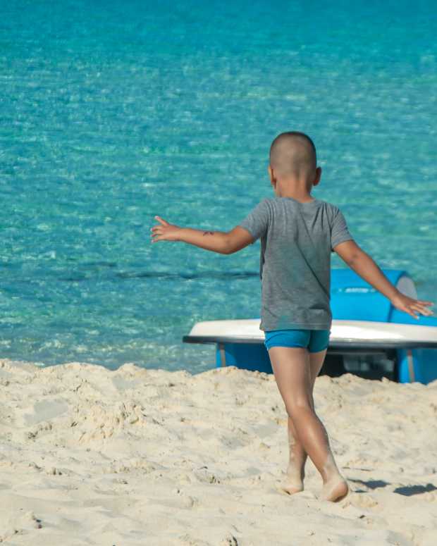 90s Mom Makes “Ultimate Sacrifice” for Kid Who Is Obessed With Her ...