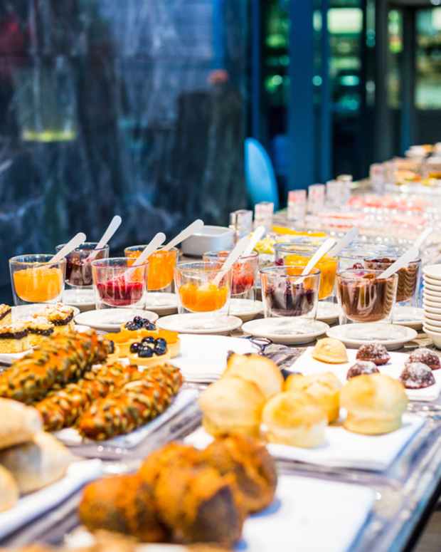Man Finds the 'World's Best Breakfast Buffet' and We're Packing Our ...