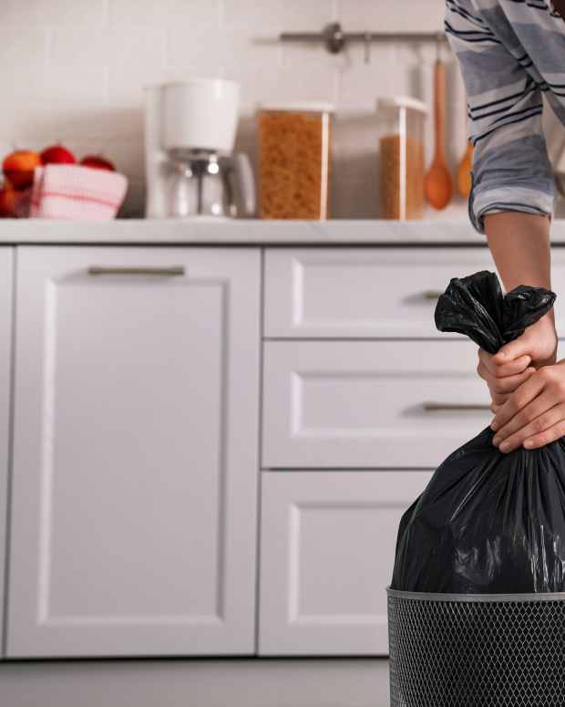 Cool Hack That Turns a Plastic Bag Into a Cup Holder Is Going Viral ...