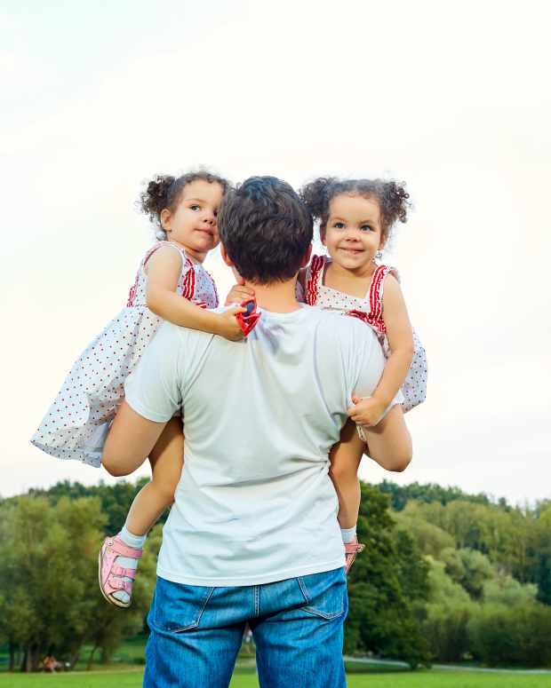 Dad Explains Why He’s Happy to Be Up at 4:53 AM Waiting for Daughter to ...