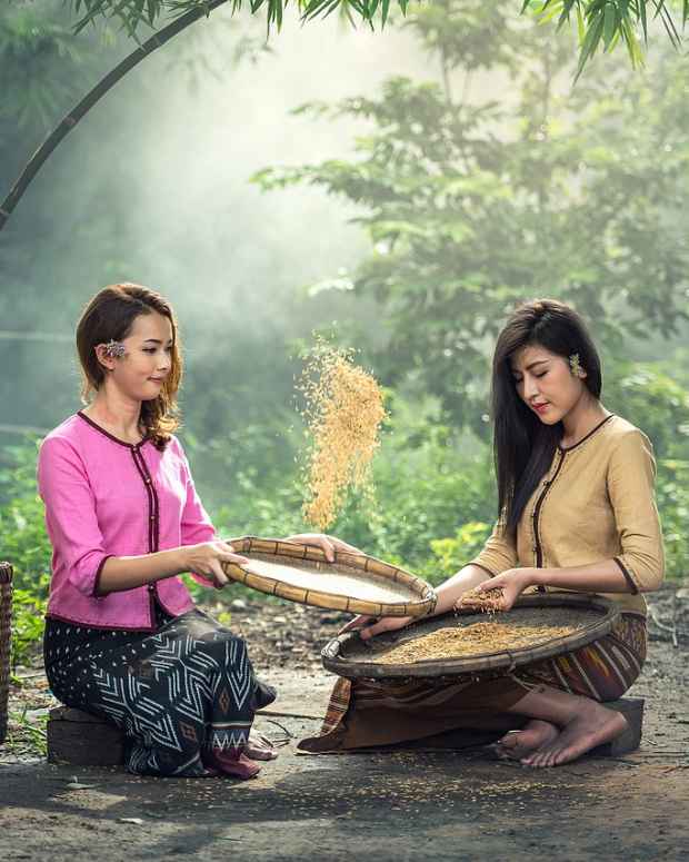 Woman Sees Shadow Man Pacing Non-Stop In Front of Her Home - HubPages