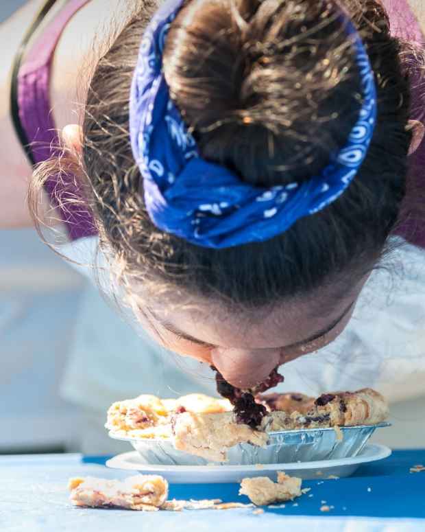 How to tie and wear a square silk scarf - 20 easy and stylish ways ...