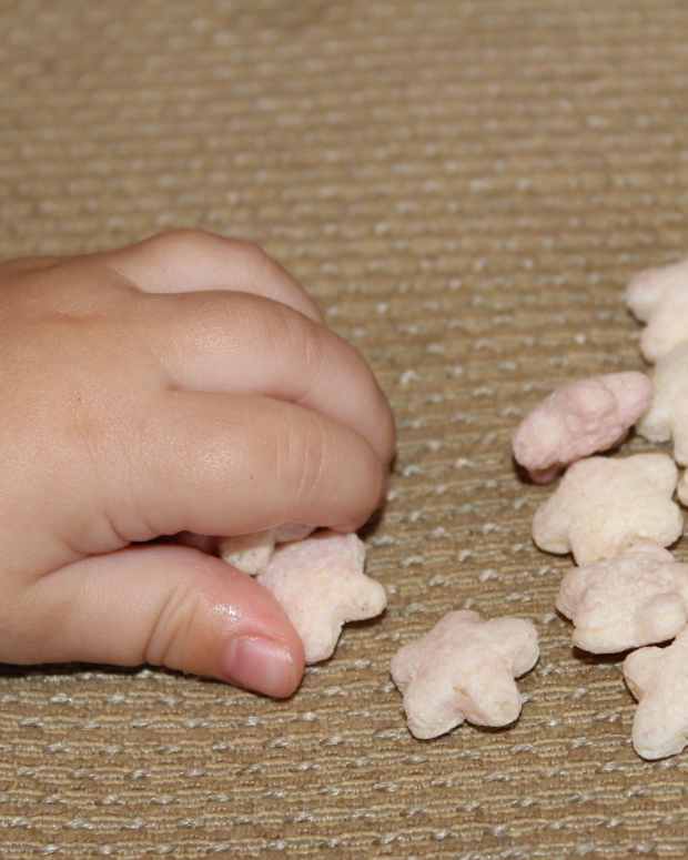 Mom Uses Big Brother as a ‘Growth Chart’ for Newborn Baby and It’s Kind ...