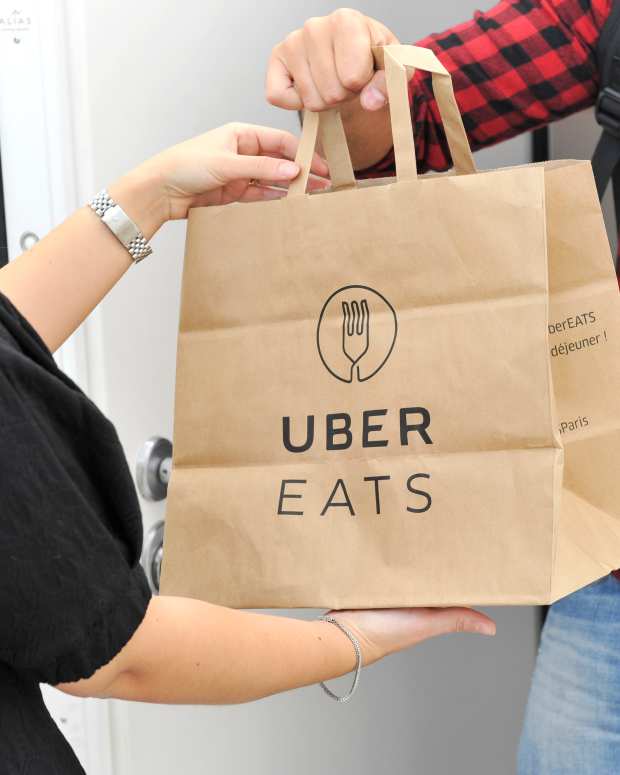 Uber Eats Driver Comes to the Rescue After Woman Gets Stuck on NYC Roof - Delishably News