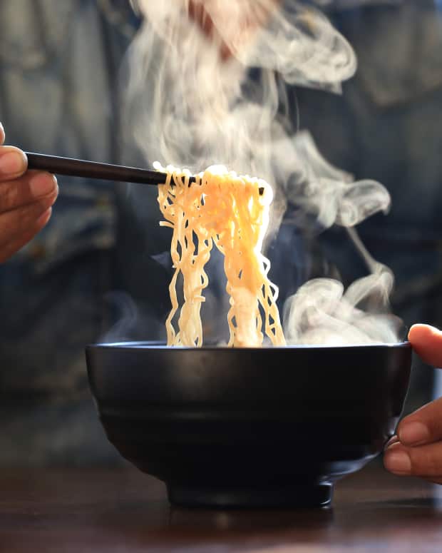 Man Deep Fried Ramen and The Results are Phenomenal - Delishably News