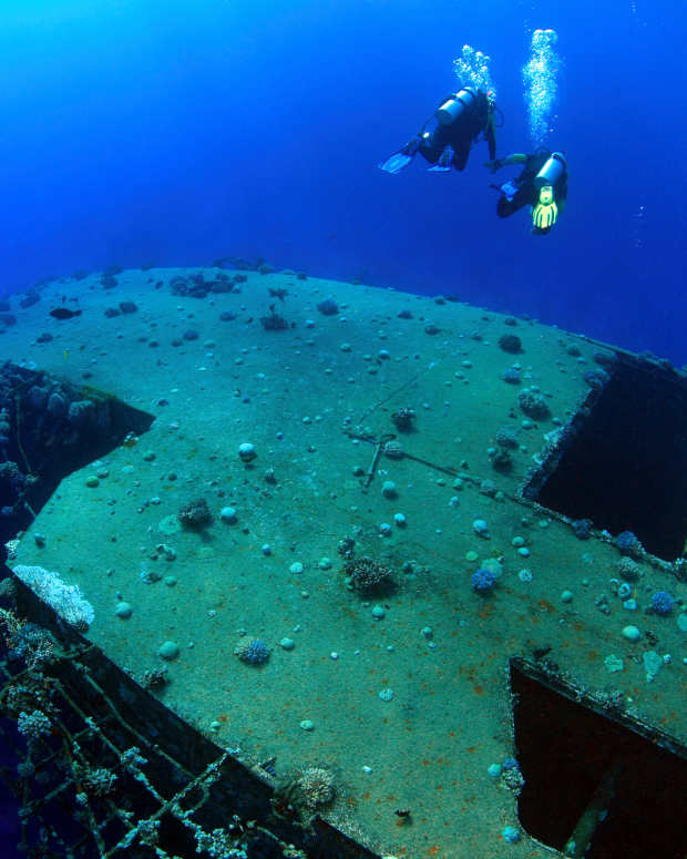 Diver Explores One of World’s ‘Most Haunted’ Shipwrecks and the Video ...