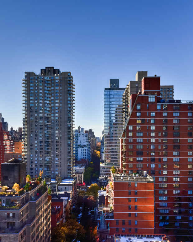 Tour of 'Weird' NYC Apartment with Odd Angles Is Going Viral ...