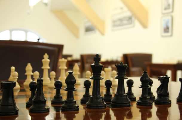 What Is Game Theory? A Basic Introduction and Example - Owlcation