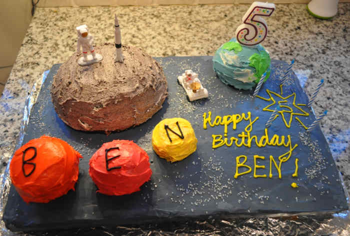 How to Make an Outer Space Moon Landing Cake (Step-by-Step) - HubPages