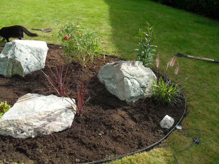 Easy DIY Landscaping: Build a Rock Garden - Dengarden