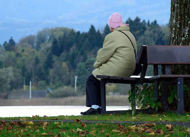 How the Habit of Humming Benefits the Elderly - YouMeMindBody
