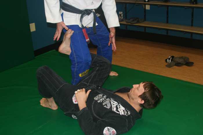 Leglocks From the Top of Reverse De La Riva Guard: A BJJ Tutorial ...