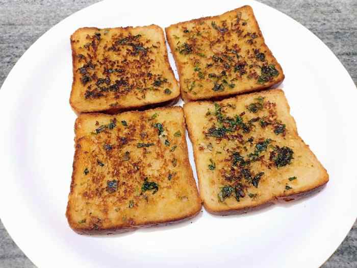 How to Make Garlic Bread Toast on a Tawa - HubPages