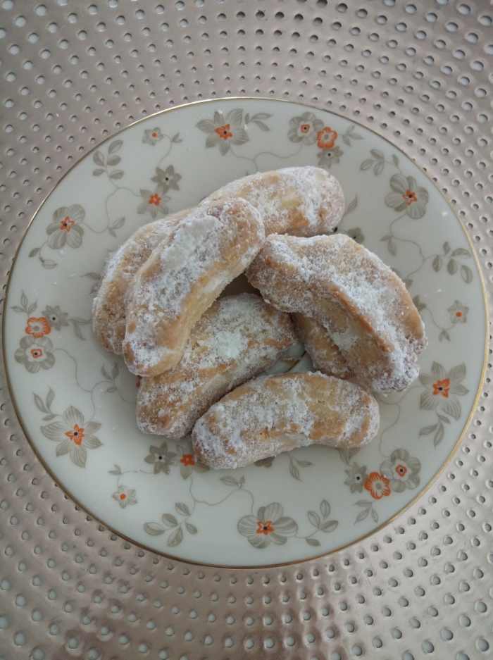 Almond Flour Crescents (Kourabiedes): Greek Shortbread Biscuit - HubPages