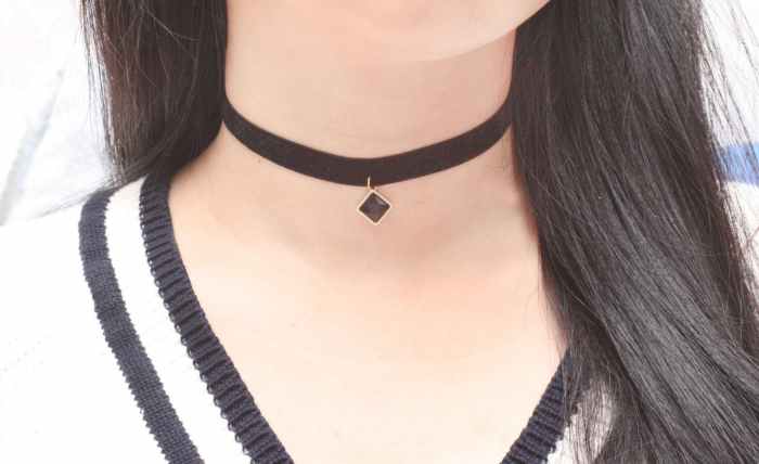 A Short History of Chokers - HubPages