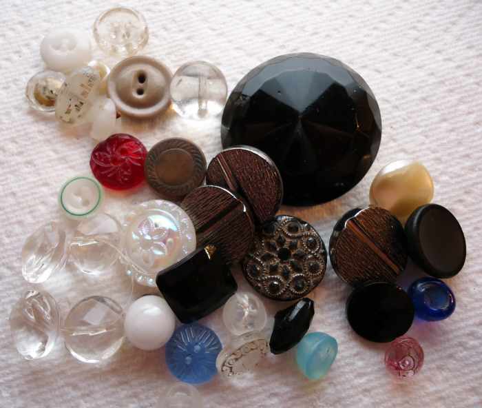 Vintage Button Guide: Ways to Identify Antique Buttons - HubPages