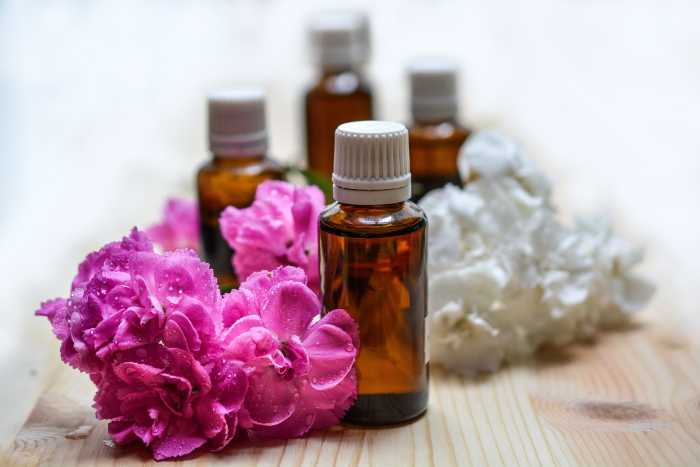 Using Aromatherapy to Improve Mood and Treat Depression Naturally ...