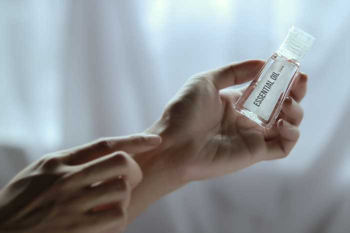 Essential Oil Tips,Tricks and Basic Blends - HubPages