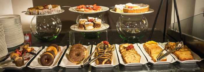 How to Eat Well at a Buffet: A Sensible Guide - Delishably