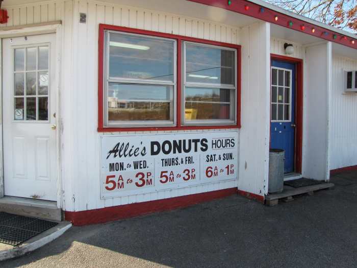 Review: Donut Cakes From Allie's Donuts in North Kingstown, RI - HubPages
