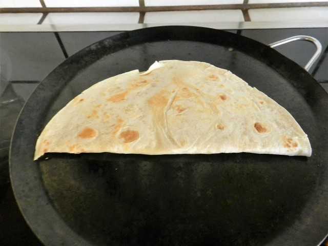 How to Use a Comal to Heat Tortillas - Delishably