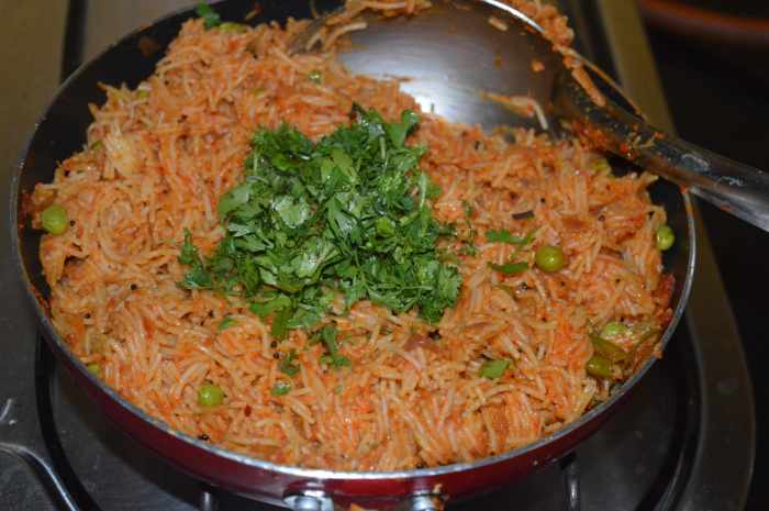 Sevai Tomato Bath (Vermicelli Tomato Upma): Indian Breakfast or Snack ...