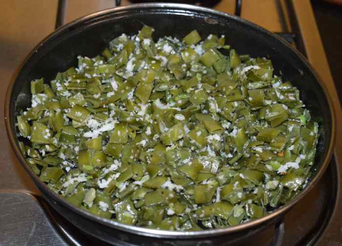 Chapparada Avarekai (Indian Broad Beans) Stir-Fry Recipe - Delishably