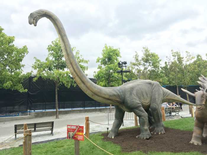 An Animatronic Dinosaur Exhibit and Facts About the Real Reptiles ...