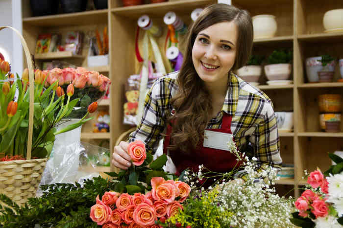 6 Pros and Cons of Working in Retail - HubPages