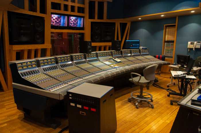 Are Subliminal Messages Backmasked in Music? - HubPages