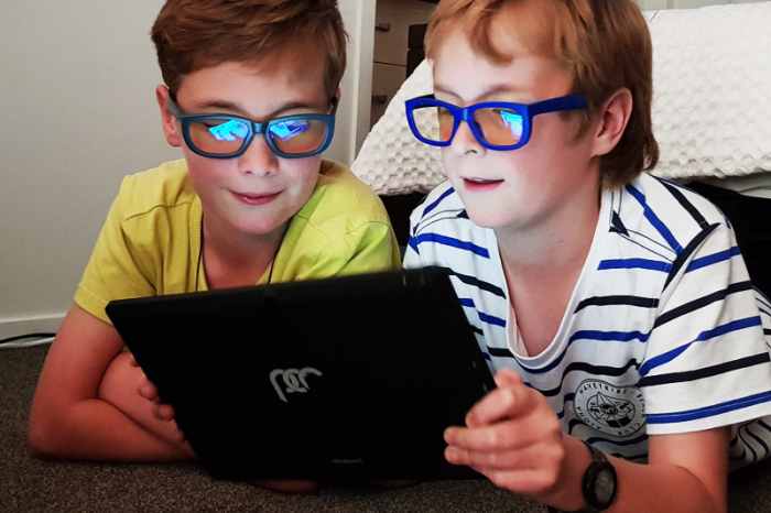 5 Reasons Parents Should Limit Screen Time and How to Do It - HubPages