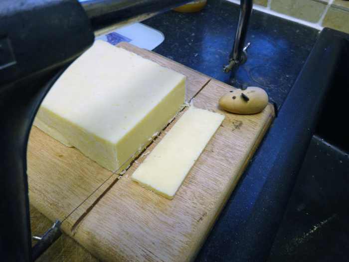 Upcycling Hacksaw to Make Cheese Cutter and How to Make a Cheeseboard ...