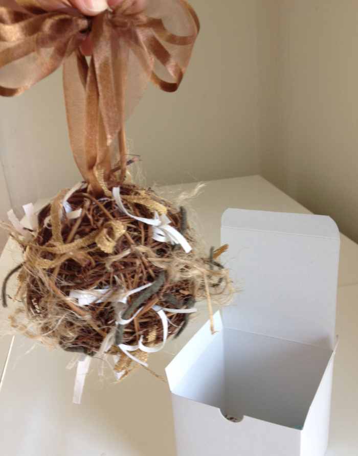 How to Make Nesting Balls for Birds - FeltMagnet