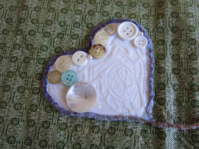 How to Make a DIY Heart-Shaped Button Brooch, Pin, or Pendant - HubPages