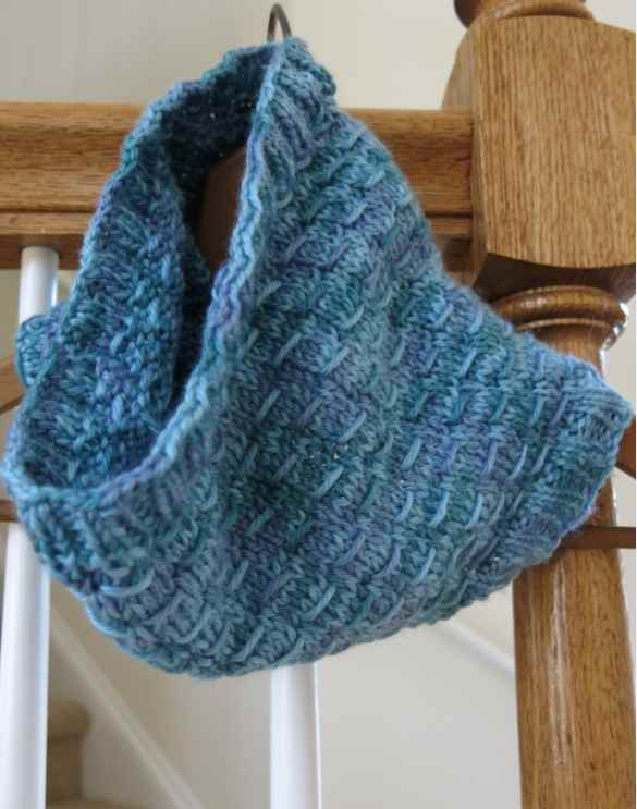 Free Knitting Pattern: Slightly Shifting Knitted Cowl - HubPages