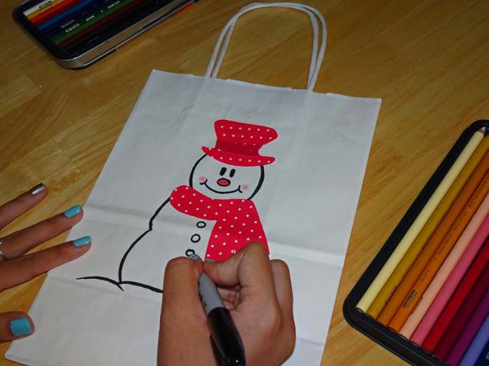 How to Make a Snowman Gift Bag: A Printable Pattern and Instructions ...