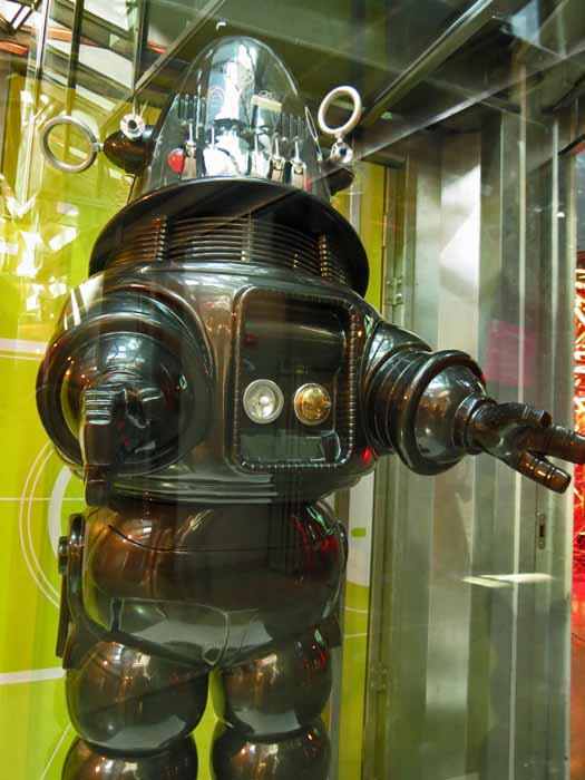 Robby the Robot Changed the Image of Robots in Movies Forever - HubPages