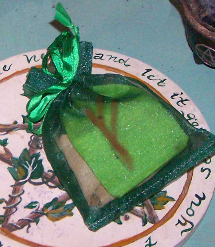How to Cast a Money-Making Spell and Create a Charm Bag - HubPages